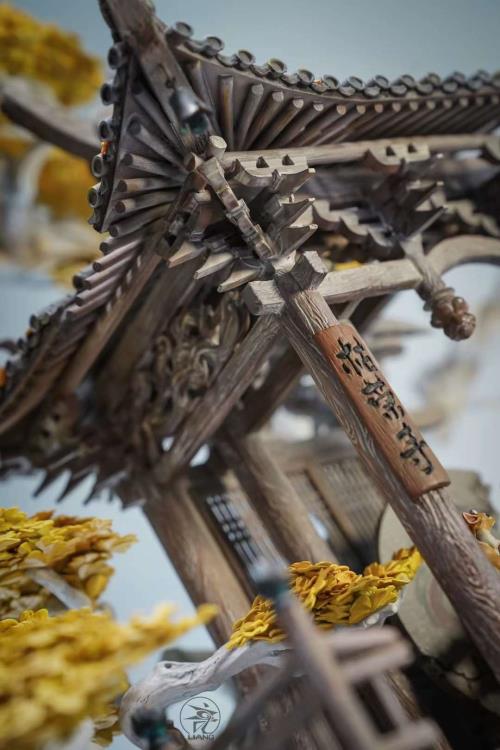 Temple Ku Rong Si (Painted Version) Statue