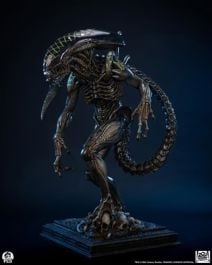 Alien vs. Predator Grid Alien 1/2 Scale Limited Edition Statue