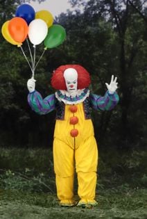 NECA Pennywise (1990) | Ultimate Pennywise Figure